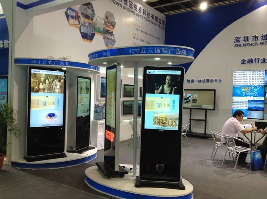 Samsung LCD Panel Digital Advertising Display Screens , Full HD Stand Alone Digital Signage