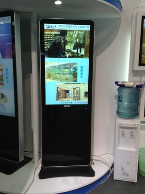 High Resolution Ratio Floor Standing Signage 55 Inch for Hotel