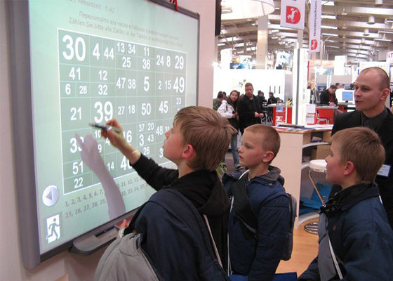 WIFI Digital infrared touch LCD Media Player , thin interactive white board display