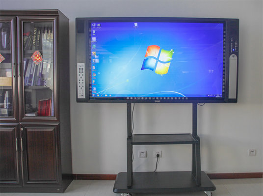70" 3840x2160 Resolution Touch Screen Interactive Whiteboard 6-32 Point More Than 60000Hours Life