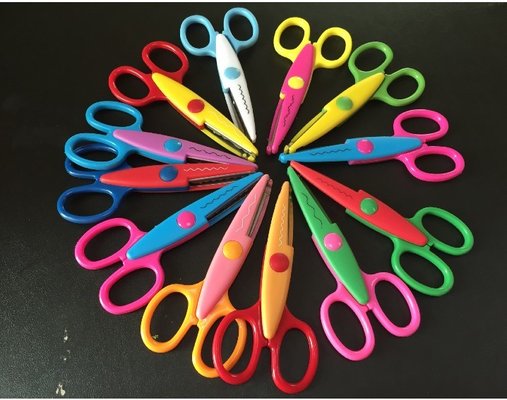White, green, pink, 13 cm lace cut can make special scissors cutting out all sorts of design pattern of DIY