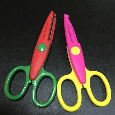 White, green, pink, 13 cm lace cut can make special scissors cutting out all sorts of design pattern of DIY