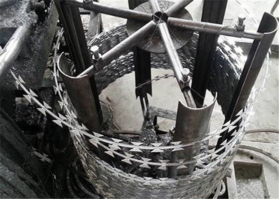 BTO-22 450mm coil diameter galvanized concertina barbed wirecross razor