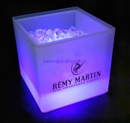 Light Ice bucket ice box ice barrel plastic cooler box Double layer ice barrel supplier