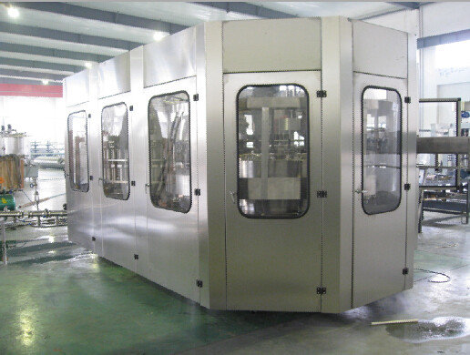 CSD Carbonated Drinks Carbonated Water Filling Machine - Rinsing, filling and capping machine
