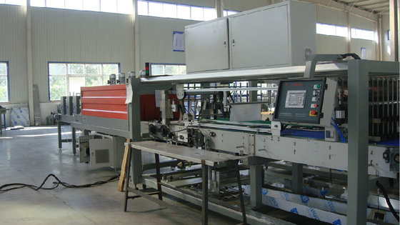 Automatic Film Shrinking Wraping Packaging Machine High Efficiency