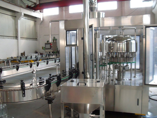 Usine remplissante de boisson complètement automatique, chaîne de production remplissante liquide avec le contrôle de PLC