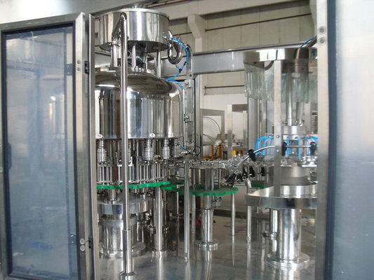 Usine remplissante de boisson de machine de remplissage de l'eau minérale de bouteille d'ANIMAL FAMILIER avec la tête 6 de capsulage