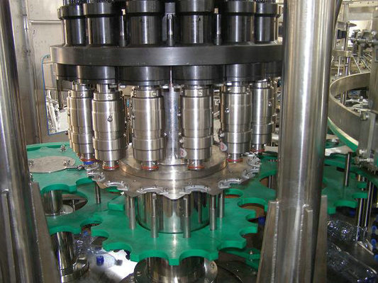 CHOYEZ la tête liquide carbonatée par bouteille de la machine de remplissage de boissons 15000B/h 500ml 50