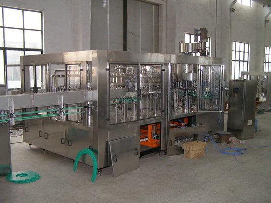 Machine de remplissage carbonatée aseptique automatique de boissons de bouteille en verre pour Fanta, l'eau de scintillement