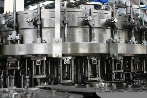 Machine de remplissage carbonatée aseptique automatique de boissons de bouteille en verre pour Fanta, l'eau de scintillement