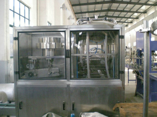 Machine de remplissage automatique de l'eau de 5 gallons rinçant l'équipement remplissant et de scellage 5KW