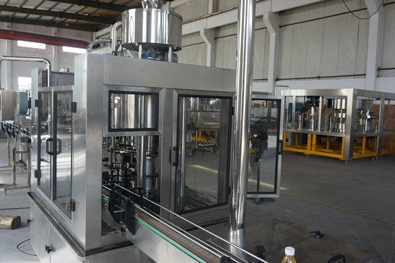 Machine de remplissage complètement automatique d'huile d'olive pour la bouteille 200ml - 2 L d'ANIMAL FAMILIER, remplissant et couvrant 2 dans 1 unité