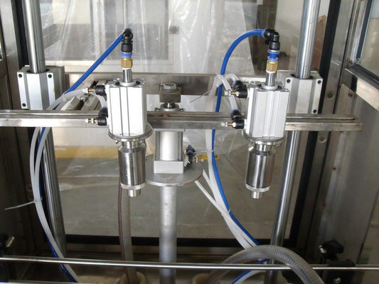 Machine d'obturation aseptique d'huile de friture et machine de capsulage 2 de bouteille automatique dans 1