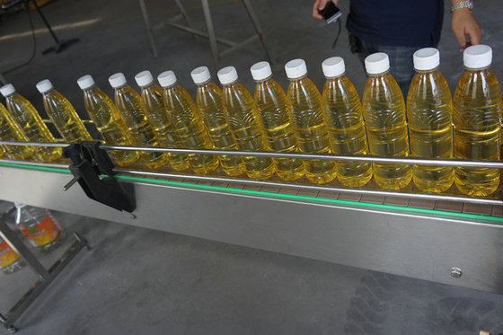 Machine de remplissage d'huile de table ou d'huile lubrifiante pour la bouteille en plastique, équipement de remplissage par gravité