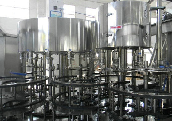 Usine remplissante de machine de remplissage complètement automatique/eau minérale pour la bouteille 1000BPH de l'ANIMAL FAMILIER 5L