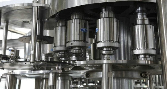 Usine remplissante de machine de remplissage complètement automatique/eau minérale pour la bouteille 1000BPH de l'ANIMAL FAMILIER 5L