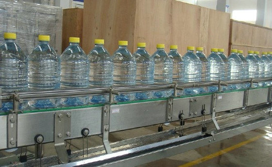 Usine remplissante de machine de remplissage complètement automatique/eau minérale pour la bouteille 1000BPH de l'ANIMAL FAMILIER 5L