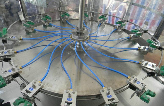 Machine de remplissage automatique de jus de fruit/eau molle pour l'ANIMAL FAMILIER/bouteille en verre, couvercle à visser