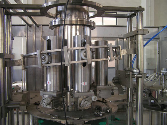 Machine de remplissage de bouteilles automatique de l'ANIMAL FAMILIER 500ml, équipement remplissant de boisson de boisson alcoolisée