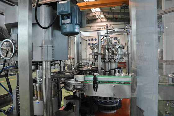La machine de remplissage de boîte en aluminium et peut cousant la machine 2 dans 1 unité pour la boisson carbonatée