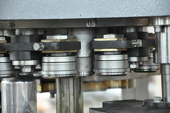 Machine de remplissage liquide de bruit fait sur commande, boisson de kola de soude/plante remplissante de jus par le contrôle pneumatique