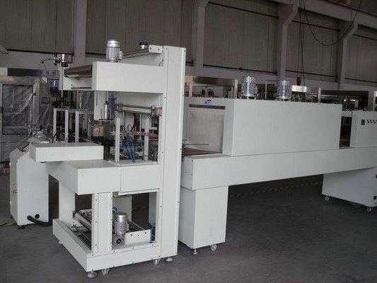 Machine chaude automatique de film de rétrécissement de machine à emballer pour l'ANIMAL FAMILIER/bouteille en plastique, contrôle de PLC