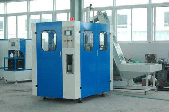 Arrosez la chaîne de production remplissante machine de soufflement de bouteille automatique d'ANIMAL FAMILIER/machine de moulage