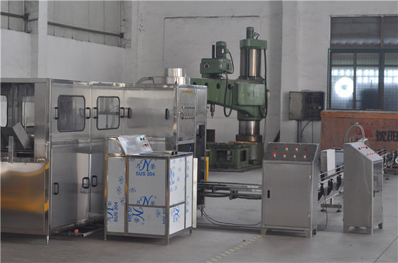 Machine de remplissage complètement automatique de boissons pour le baril de 3/5 gallons buvant l'eau potable 6 900B/h principal