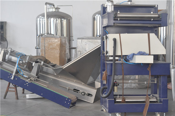 Machine de remplissage de l'eau pure de 5 gallons/usine rotatoires avec 3 dans 1 équipement de capsulage remplissant de lavage