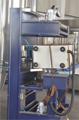 Machine à étiquettes en plastique de douille de rétrécissement de chaleur de bouteille/machine d'emballage électrique pour la mise en bouteilles liquide