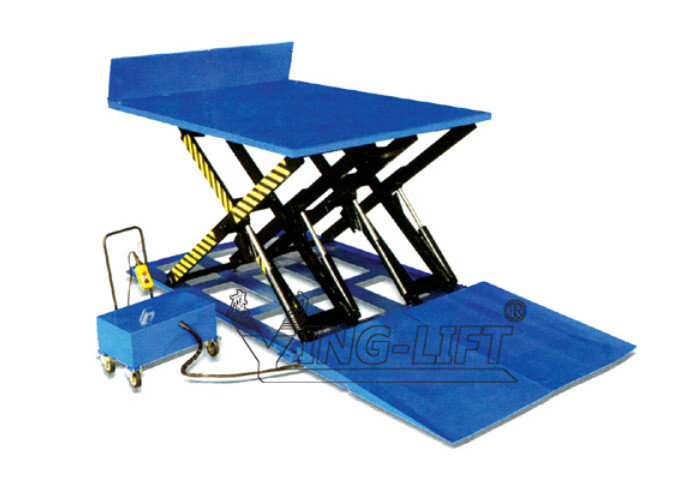 Blue 2500 - 5000kg Electric Lifting Table Equipment For Forklift Truck
