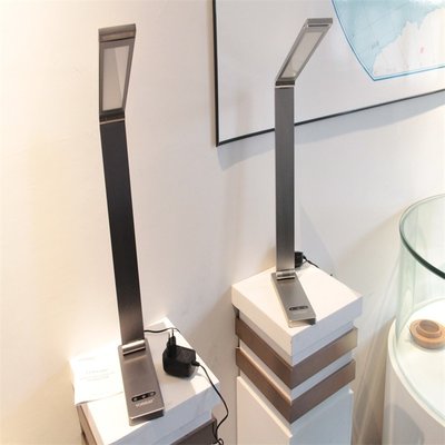 energy saving antiglare LED desk lamp with foldable metal lamp body