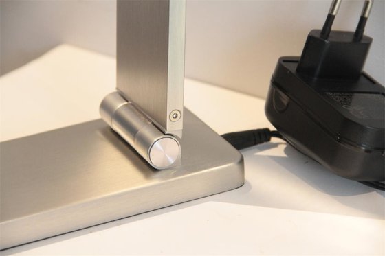 energy saving antiglare LED desk lamp with foldable metal lamp body