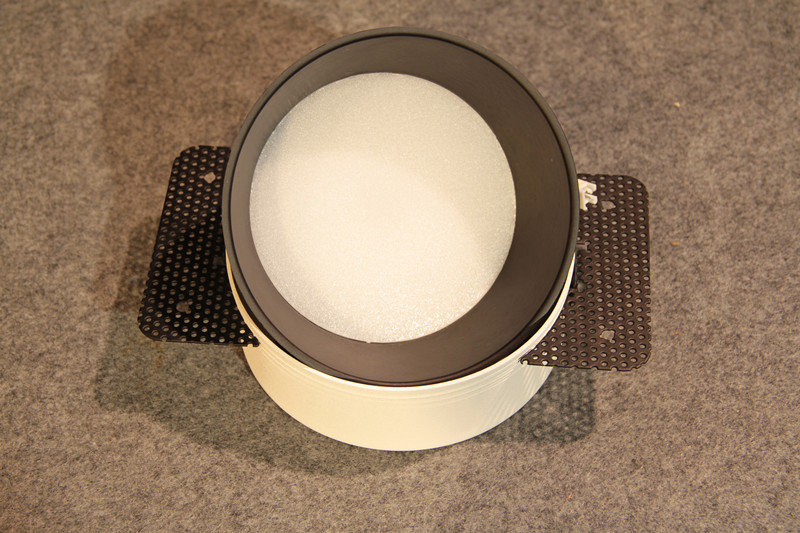 round cutout Trimless LED downlight with original design 12w 800lumens with light weight