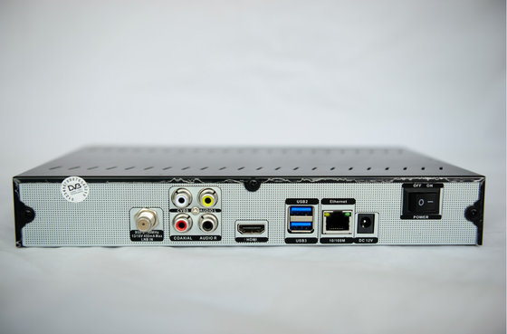 El receptor combinado androide Openbox V5 de la caja dvb-s2 dvb-t2 de la TV se dobla base