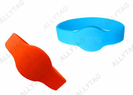 Customized UHF RFID TAGS , PVC RFID Wristbands Silicone With Passive Chip