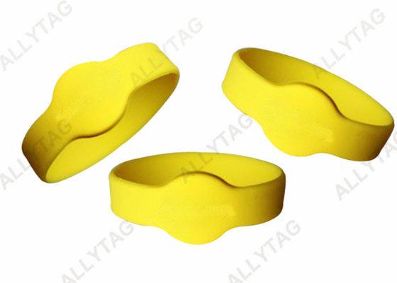 Customized UHF RFID TAGS , PVC RFID Wristbands Silicone With Passive Chip