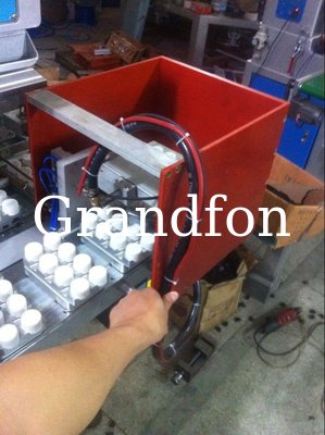 Automatic 4 color beverage caps pad printing machine with conveyor