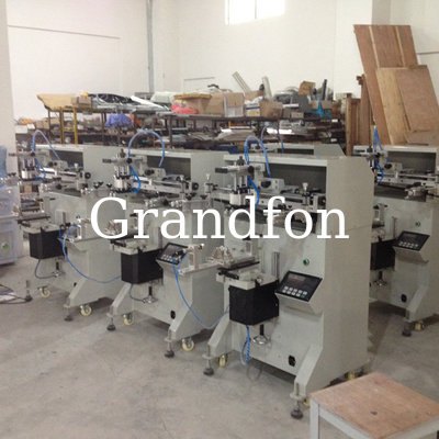 Semi-automatic pneumatic round silk screen printing machine for plastic bottles