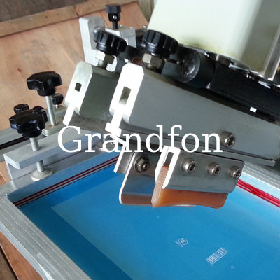 Semi-automatic pneumatic round silk screen printing machine for plastic bottles