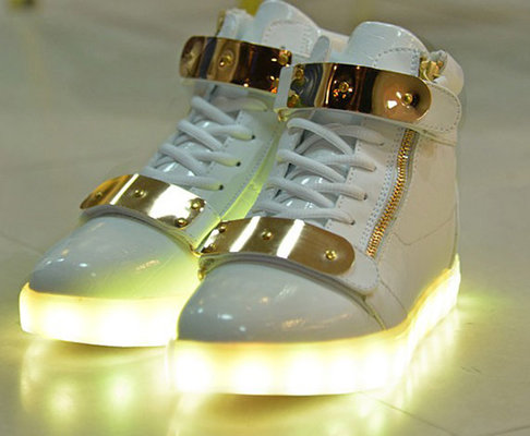 China Breathable Blue LED Light up Sneakers Led Fashion Shoes Wear - Resistant supplier