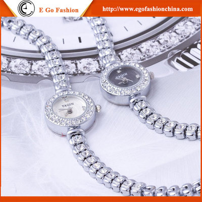YQ01 Watches Woman Bracelet Watch Full Diamond Rhinestone Watches for Lady Quartz Watch