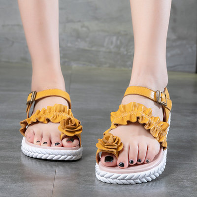 S068 2020 summer new product retro handmade lace leather three-dimensional flower flat heel shrink buckle women sandals