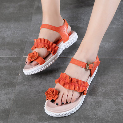 S068 2020 summer new product retro handmade lace leather three-dimensional flower flat heel shrink buckle women sandals