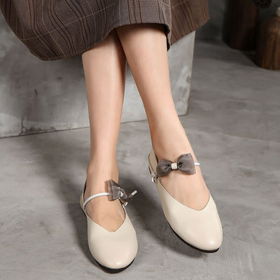 S111 Shoes women autumn 2020 new leather white shoes women one word elastic band flowers sweet two-wear sandals women