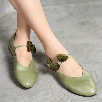 S111 Shoes women autumn 2020 new leather white shoes women one word elastic band flowers sweet two-wear sandals women