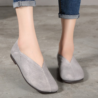 S137 2020 Featured small polka dot head layer cowhide flat shoes retro ethnic handmade leather women's shoes factory dir
