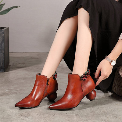S164 Factory autumn and winter new leather short boots fashion fashion single shoes pointed retro literary flowers women