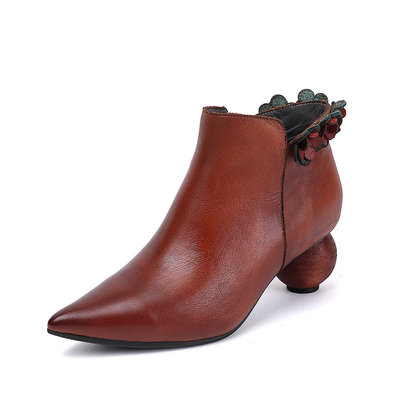 S164 Factory autumn and winter new leather short boots fashion fashion single shoes pointed retro literary flowers women